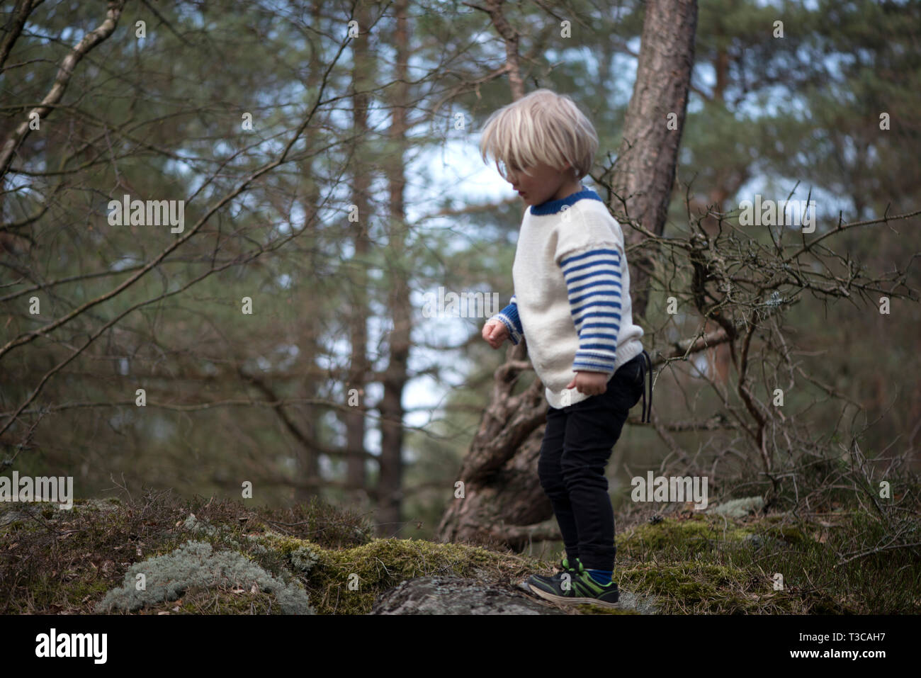 Junge kind -Fotos und -Bildmaterial in hoher Auflösung – Alamy