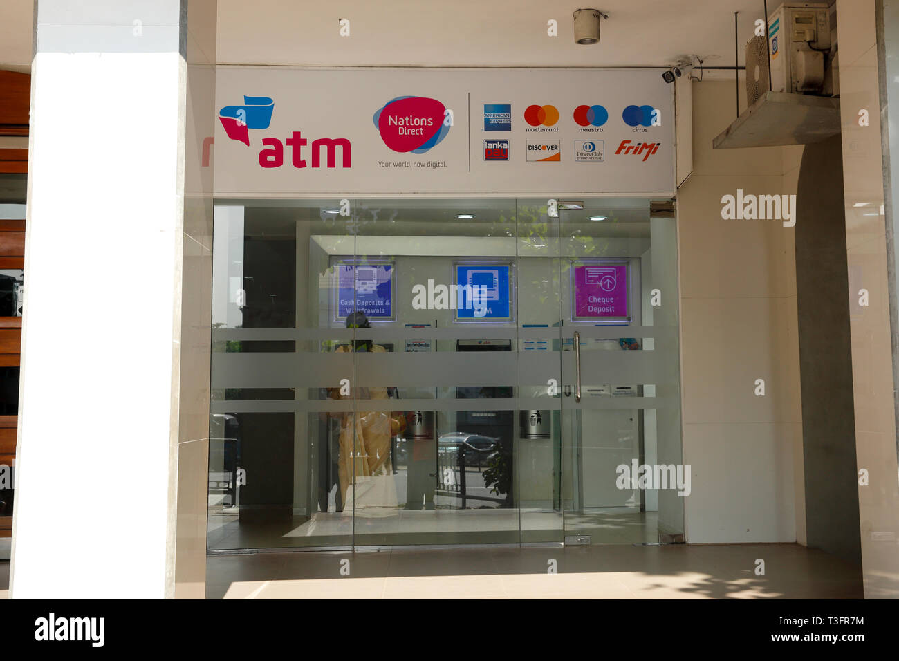 Sri lanka atm stand -Fotos und -Bildmaterial in hoher Auflösung – Alamy