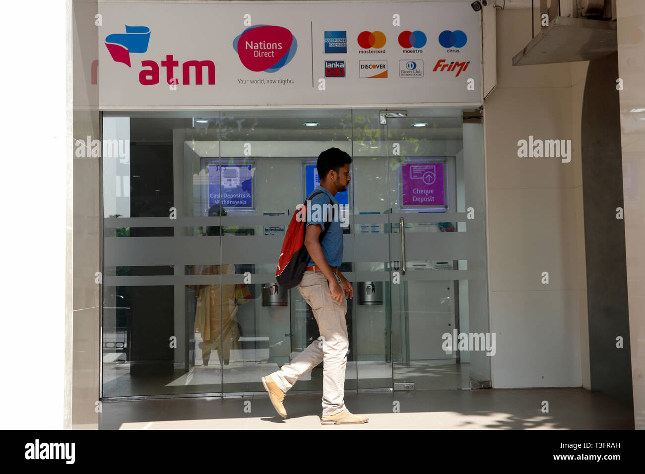 Sri lanka atm stand -Fotos und -Bildmaterial in hoher Auflösung – Alamy