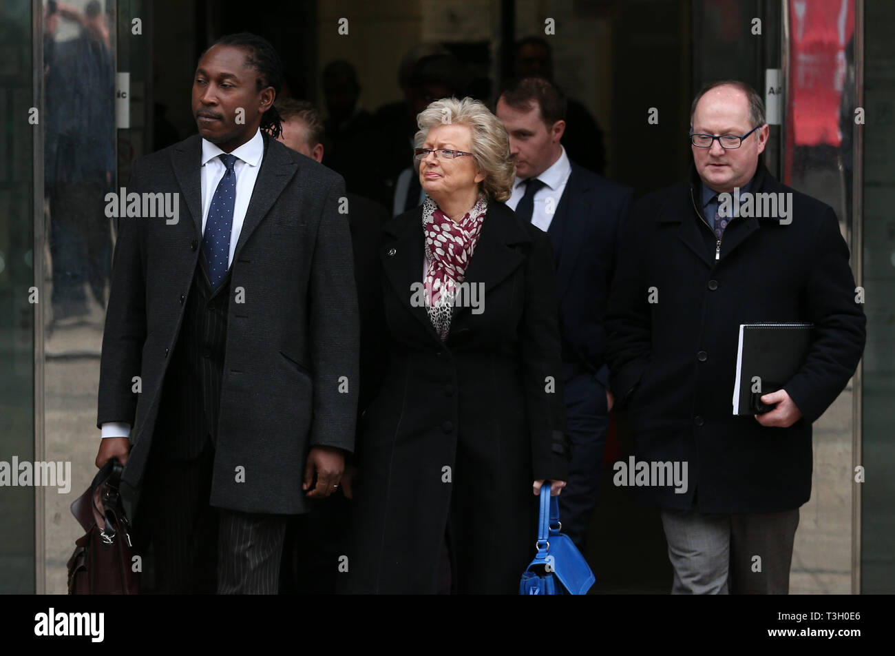 Coroner sir peter thornton qc -Fotos und -Bildmaterial in hoher ...