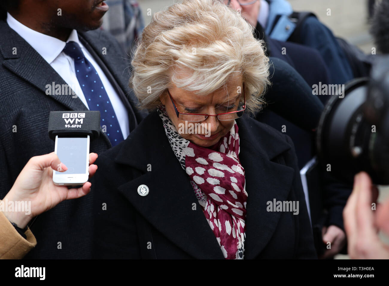 Coroner sir peter thornton qc -Fotos und -Bildmaterial in hoher ...