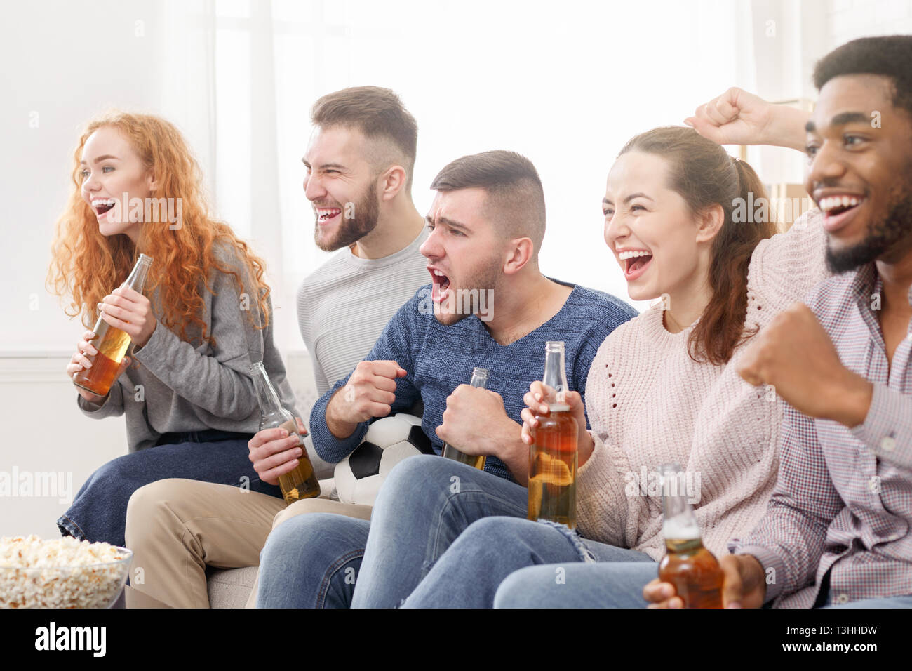 Watching tv soccer fans men at home -Fotos und -Bildmaterial in hoher ...