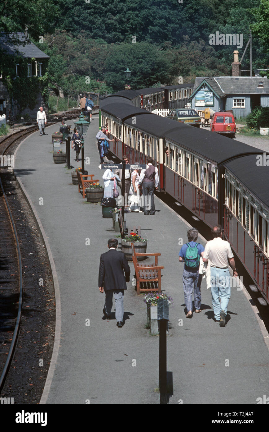 Tan-y-Menai Bridge Station auf der Ffestiniog Railway, Porthmadog ...