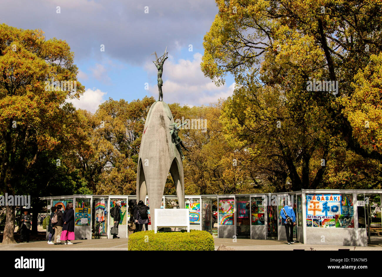 Sadako Statue Stockfotos und -bilder Kaufen - Alamy