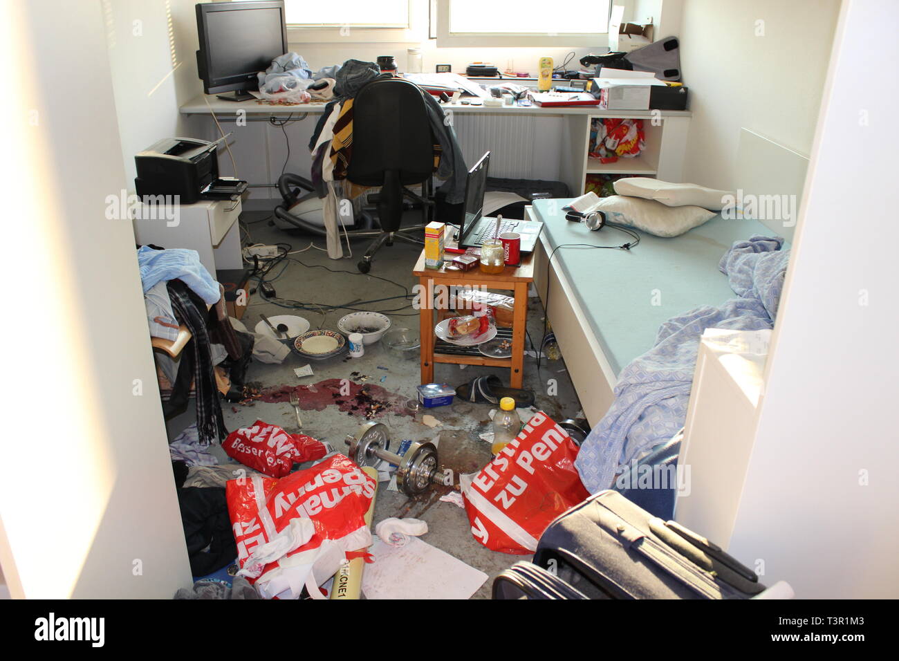 Dreckiger raum -Fotos und -Bildmaterial in hoher Auflösung – Alamy