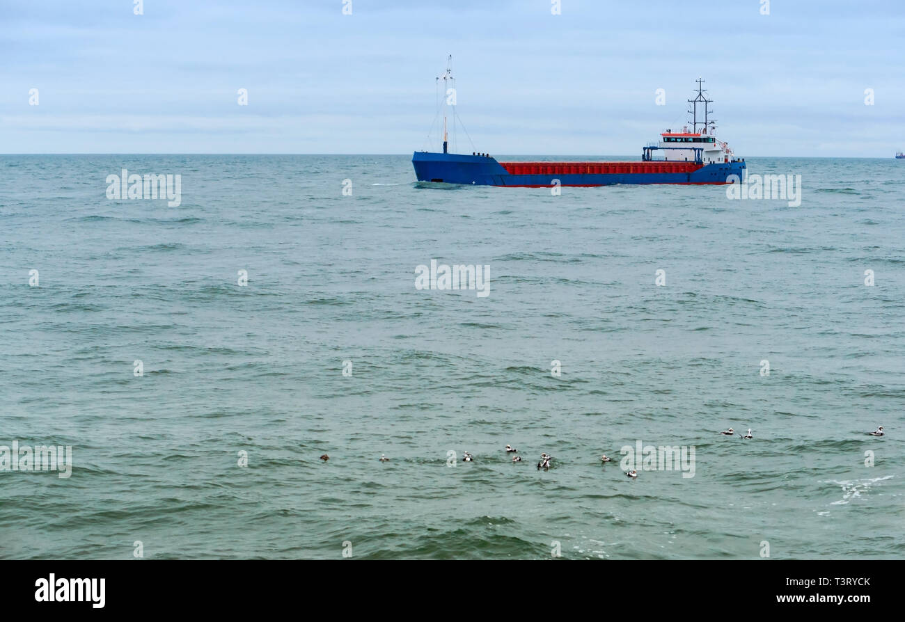 Empty container ship cargo ship -Fotos und -Bildmaterial in hoher ...