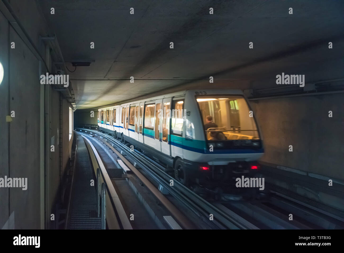 Rennes, VAL-U-Bahn im Tunnel, Bahnhof Henry Fréville-Rennes, VAL-U-Bahn ...