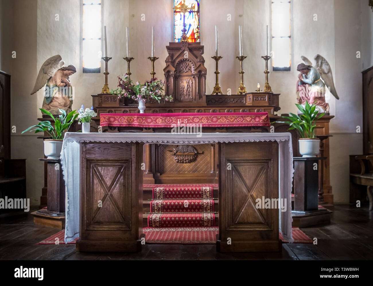 Traditionelle Katholische Kirche Altar Stockfotografie - Alamy