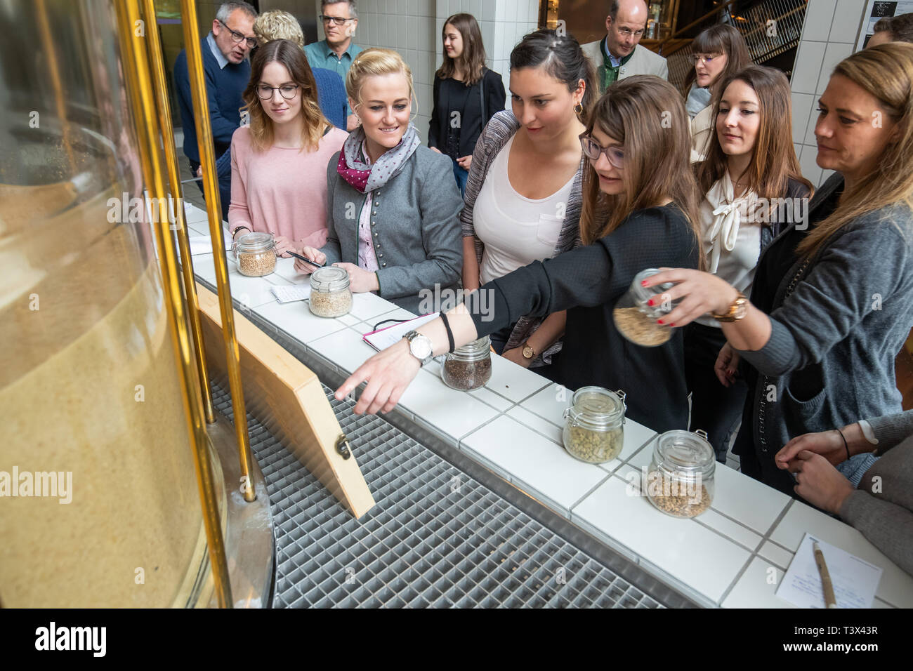 Kulmbach, Deutschland. 12 Apr, 2019. Das bier Prinzessinnen Lisa Wagner ...