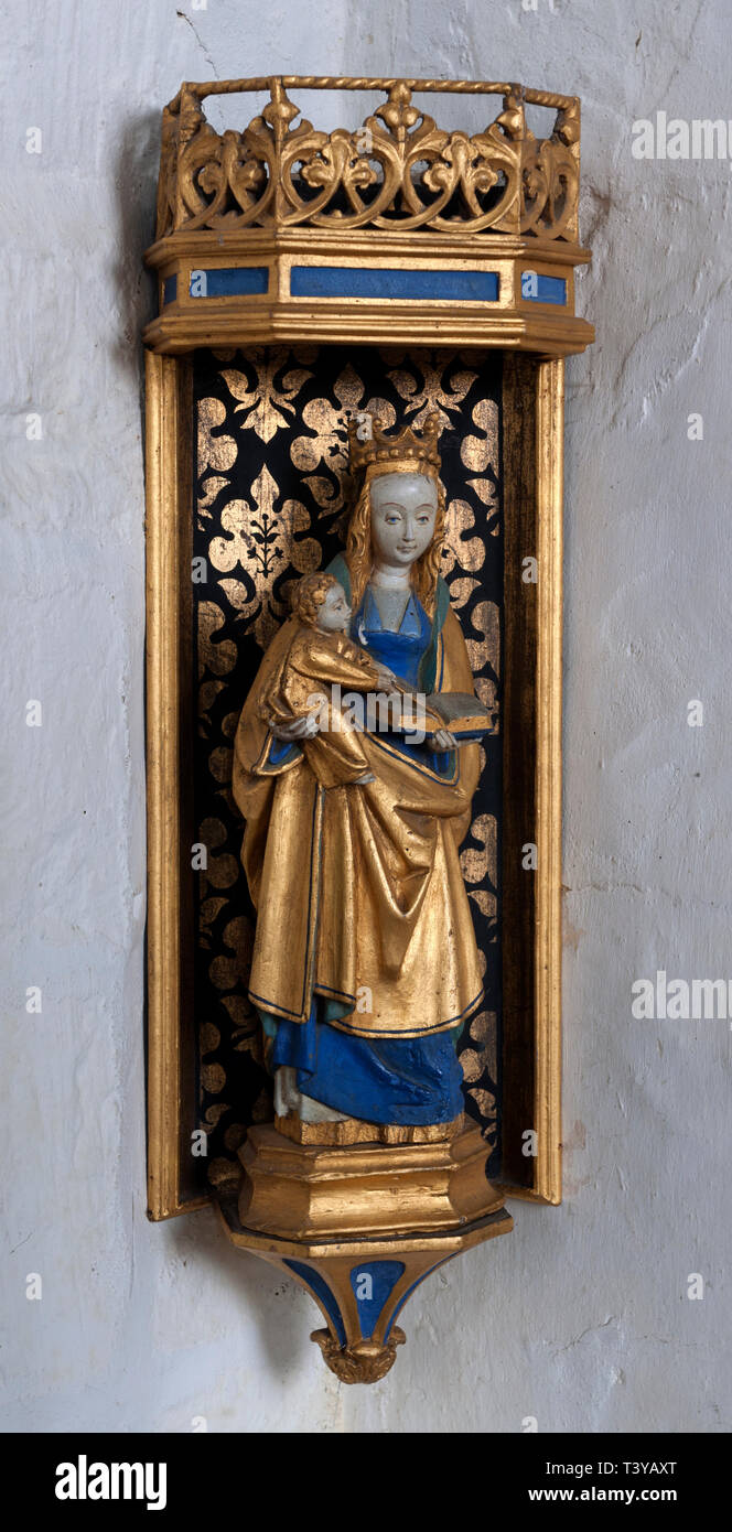 Jungfrau Maria Mit Kind Statue Stockfotos und -bilder Kaufen - Alamy