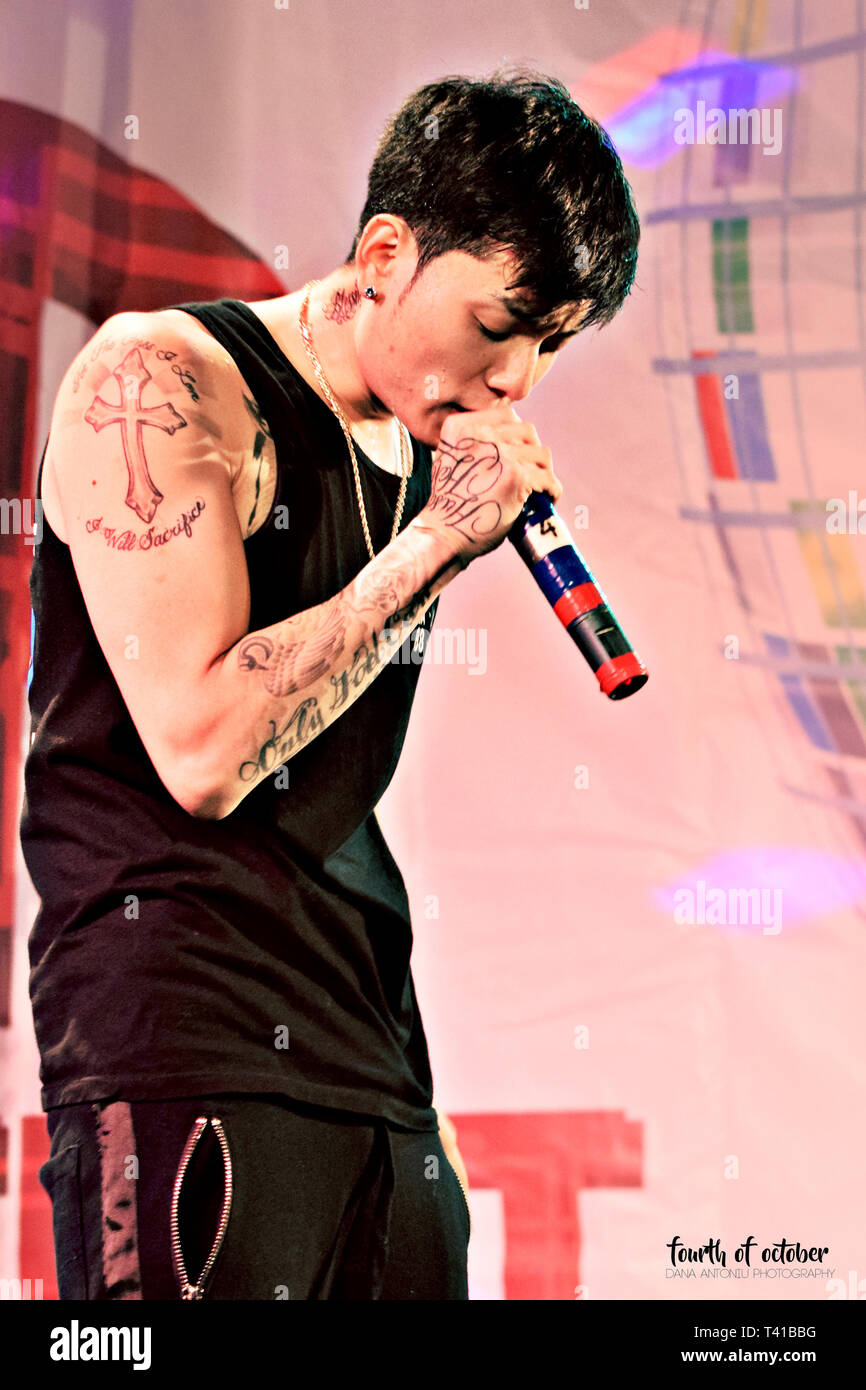 Rapper with tattoo -Fotos und -Bildmaterial in hoher Auflösung – Alamy