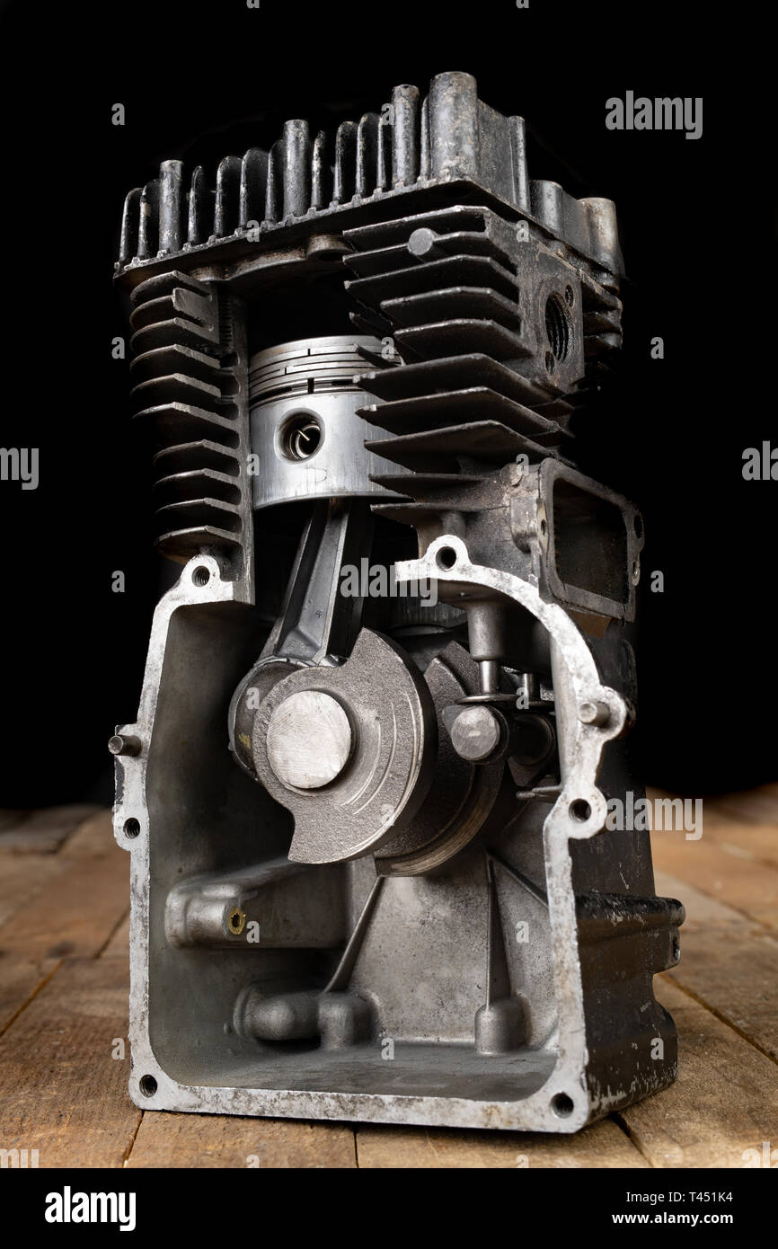 Ein Viertakt-ottomotor im Abschnitt . Das Innere eines Einzylinder ...