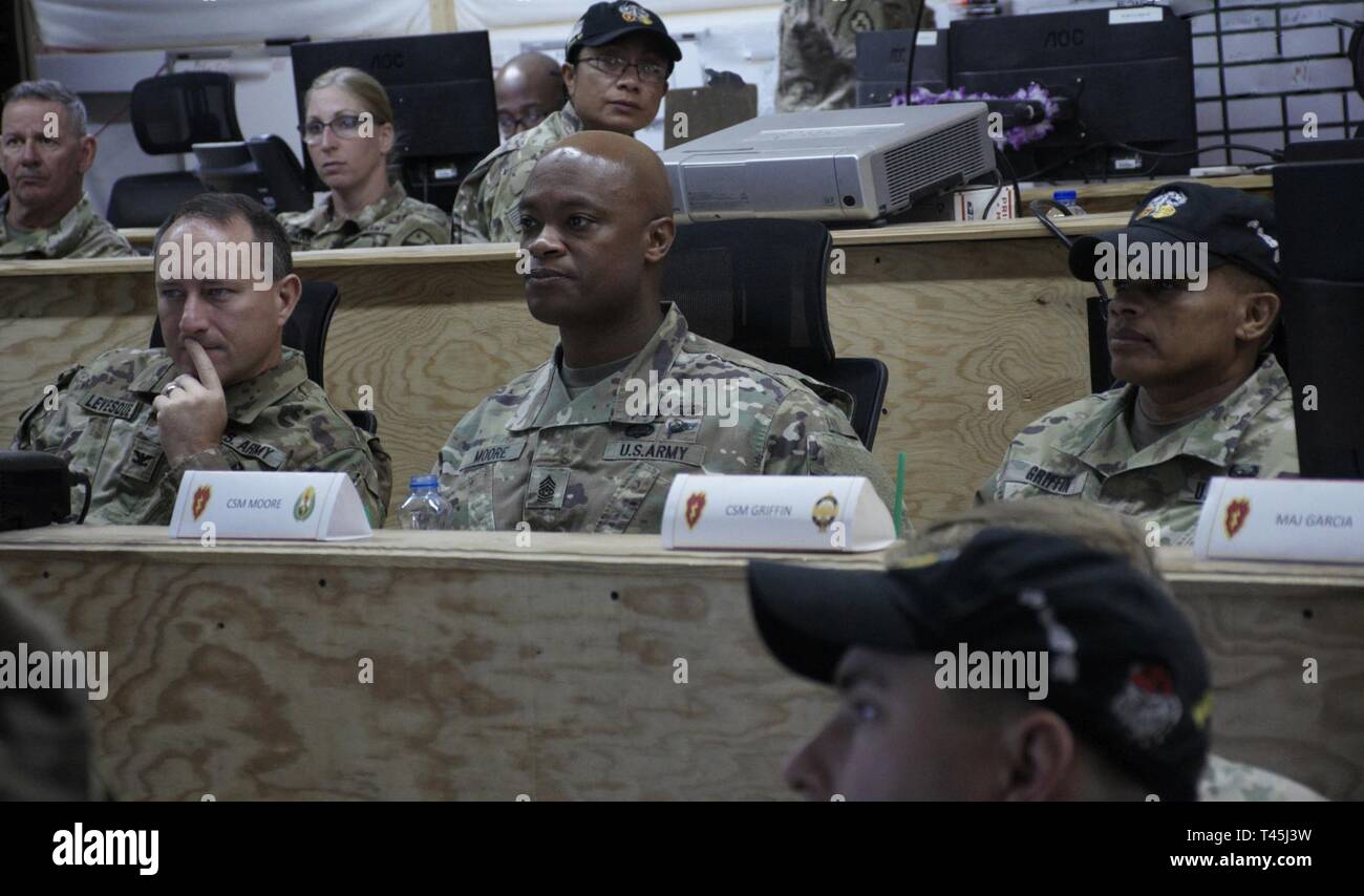 Oberst Dennis H. Leveque adn Command Sgt. Maj. Garland K. Moore, 25 ...