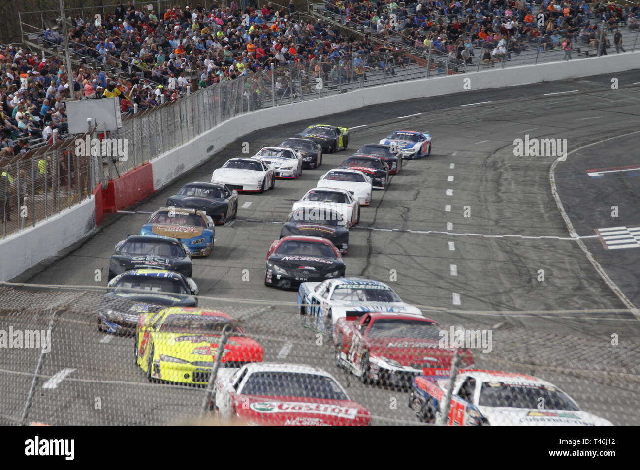 Rennwagen auf der Rennstrecke bei Orange County Speedway North Carolina ...