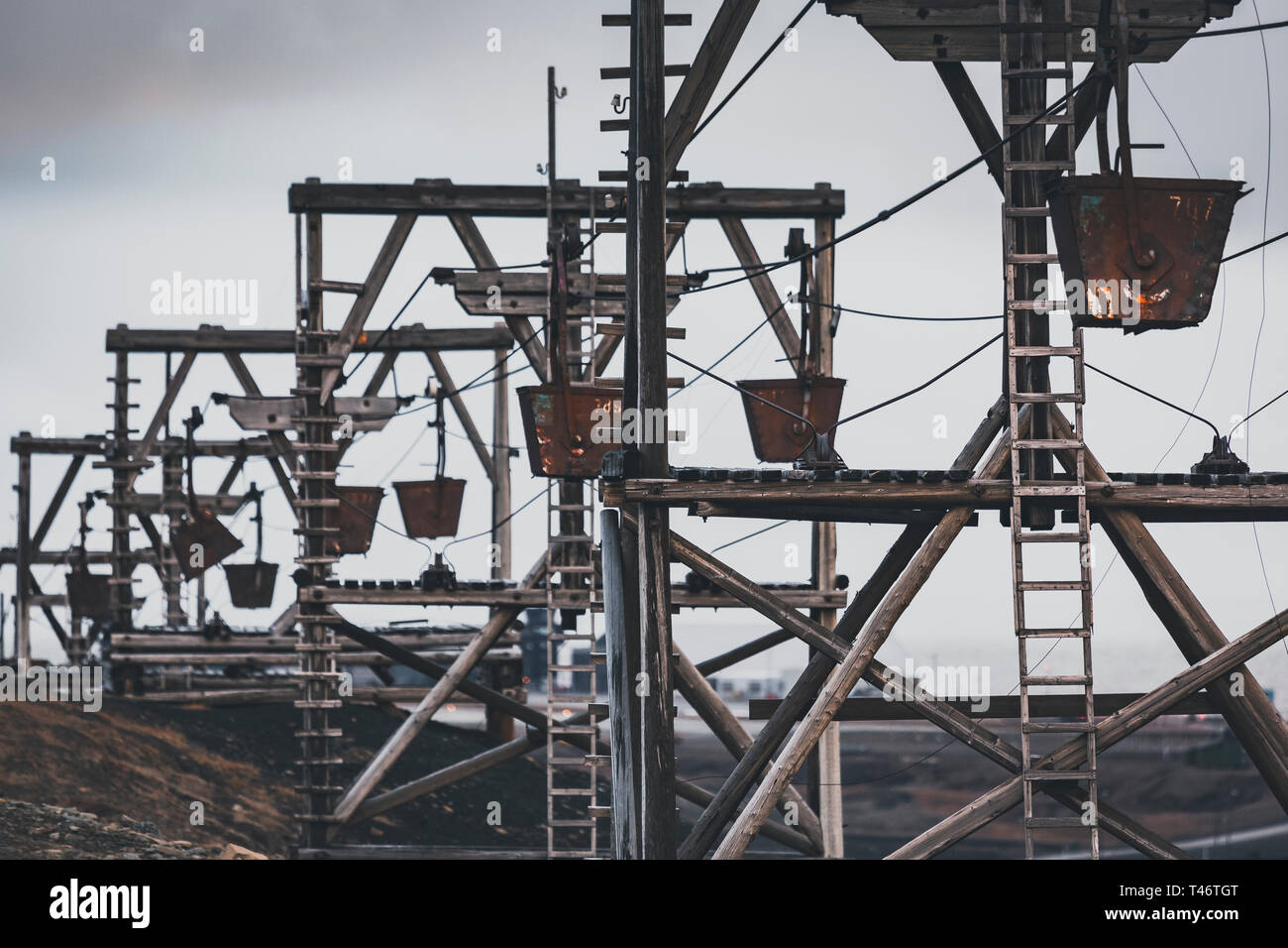 Über er alte Seilbahn für den Transport von Kohle aus Minen in ...