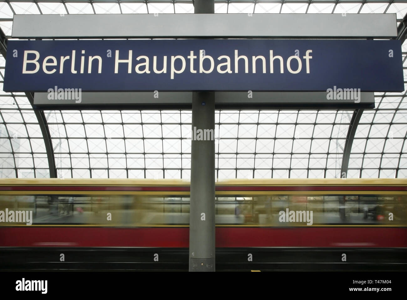 S Bahn Schild Stockfotos und -bilder Kaufen - Alamy