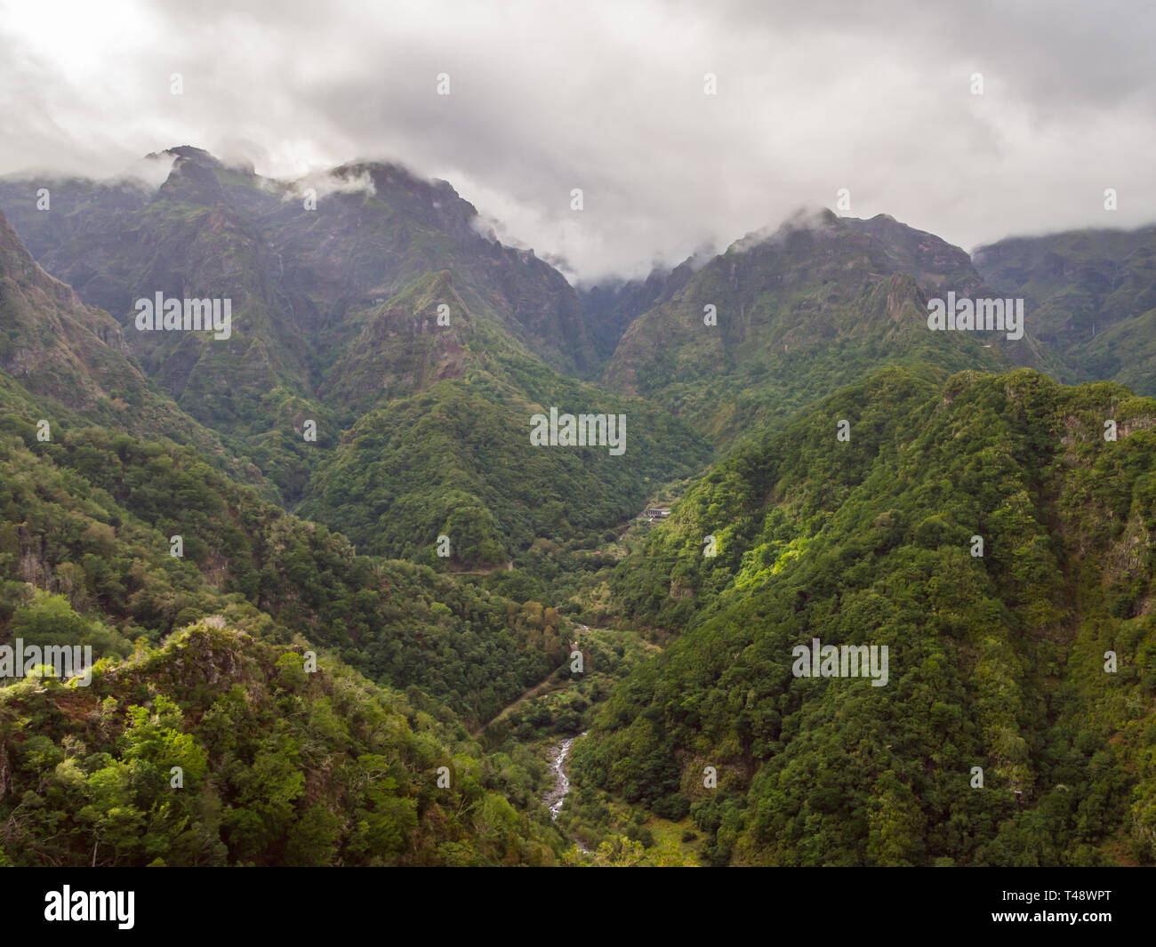 Levada dos balcoes -Fotos und -Bildmaterial in hoher Auflösung – Alamy