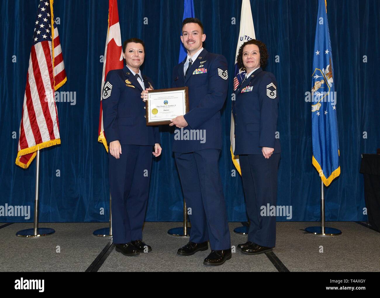 Us Air Force Tech. Sgt. Thomas Saunders von Luft und Raum Intelligence ...