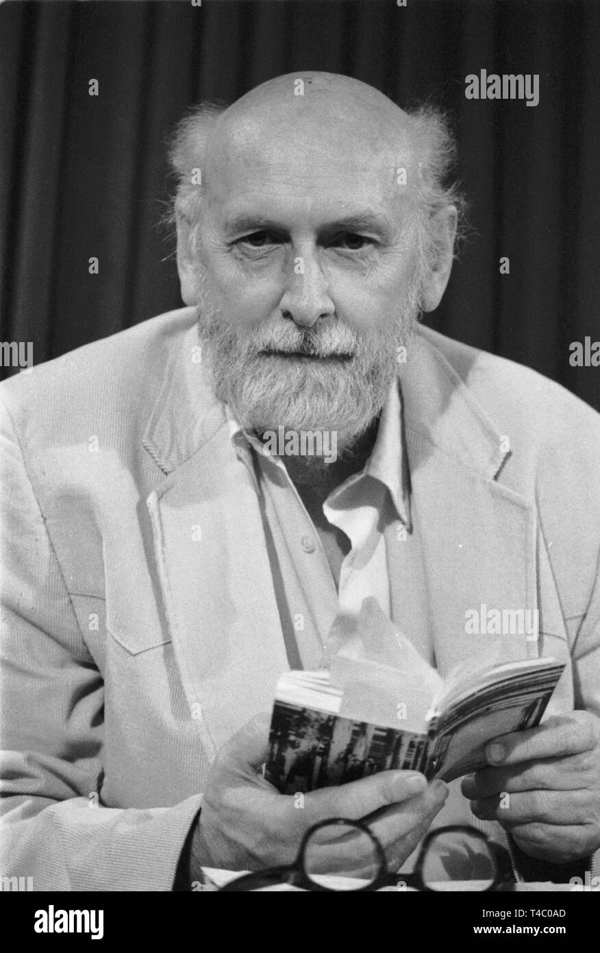 Ivan Svitak (10. Oktober 1925 in "Hranice" na Moravě - 20. Oktober 1994 ...