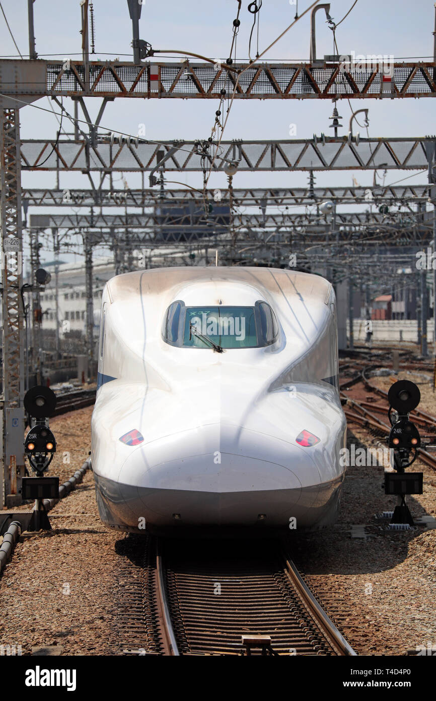 Japan shinkansen zug osaka -Fotos und -Bildmaterial in hoher Auflösung ...
