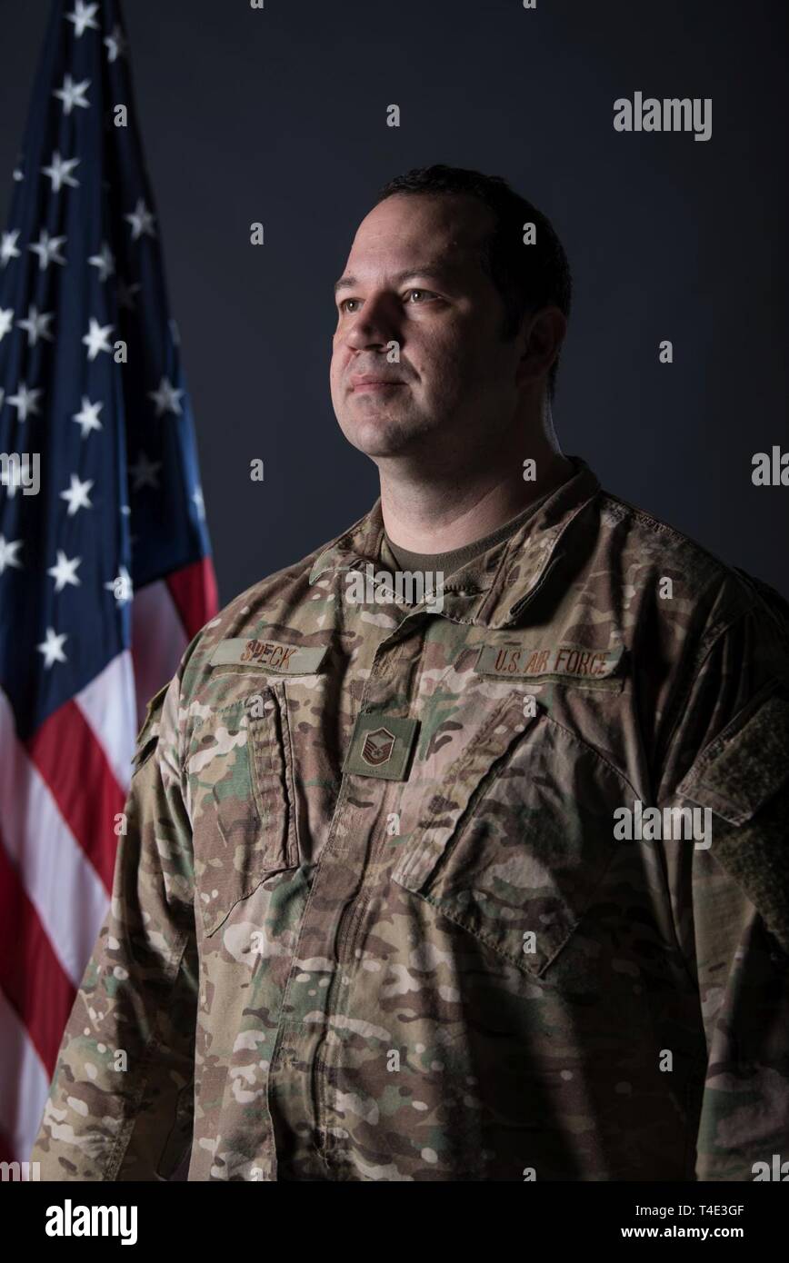 Master Sgt. Philipp Fleck, ein Fotojournalist für die 123 Airlift Wing ...