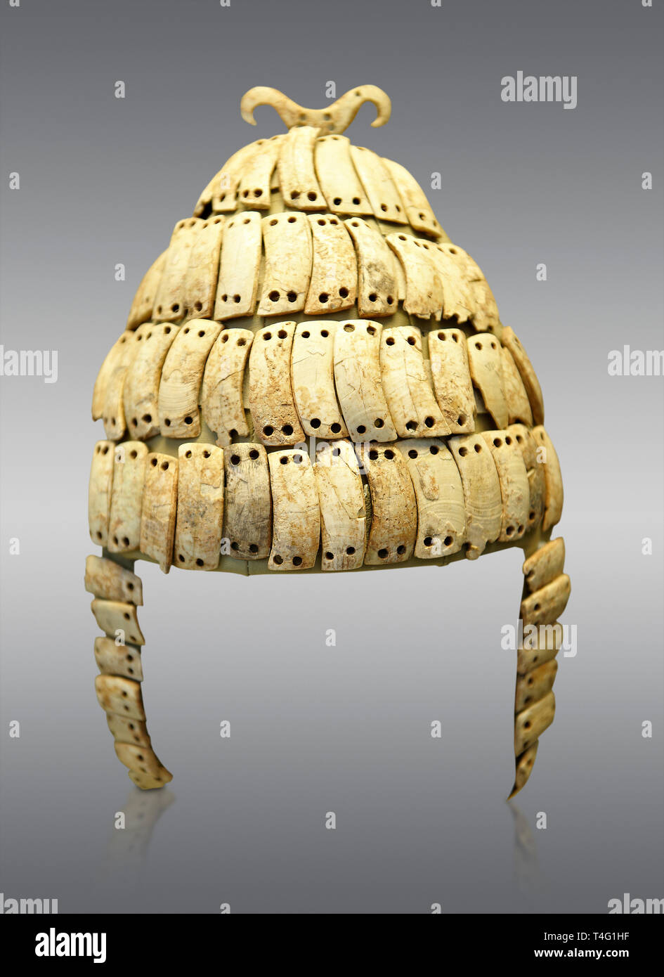 Boar's Tusk Helm mit Wange wachen und Doppel Knochen Haken an der ...