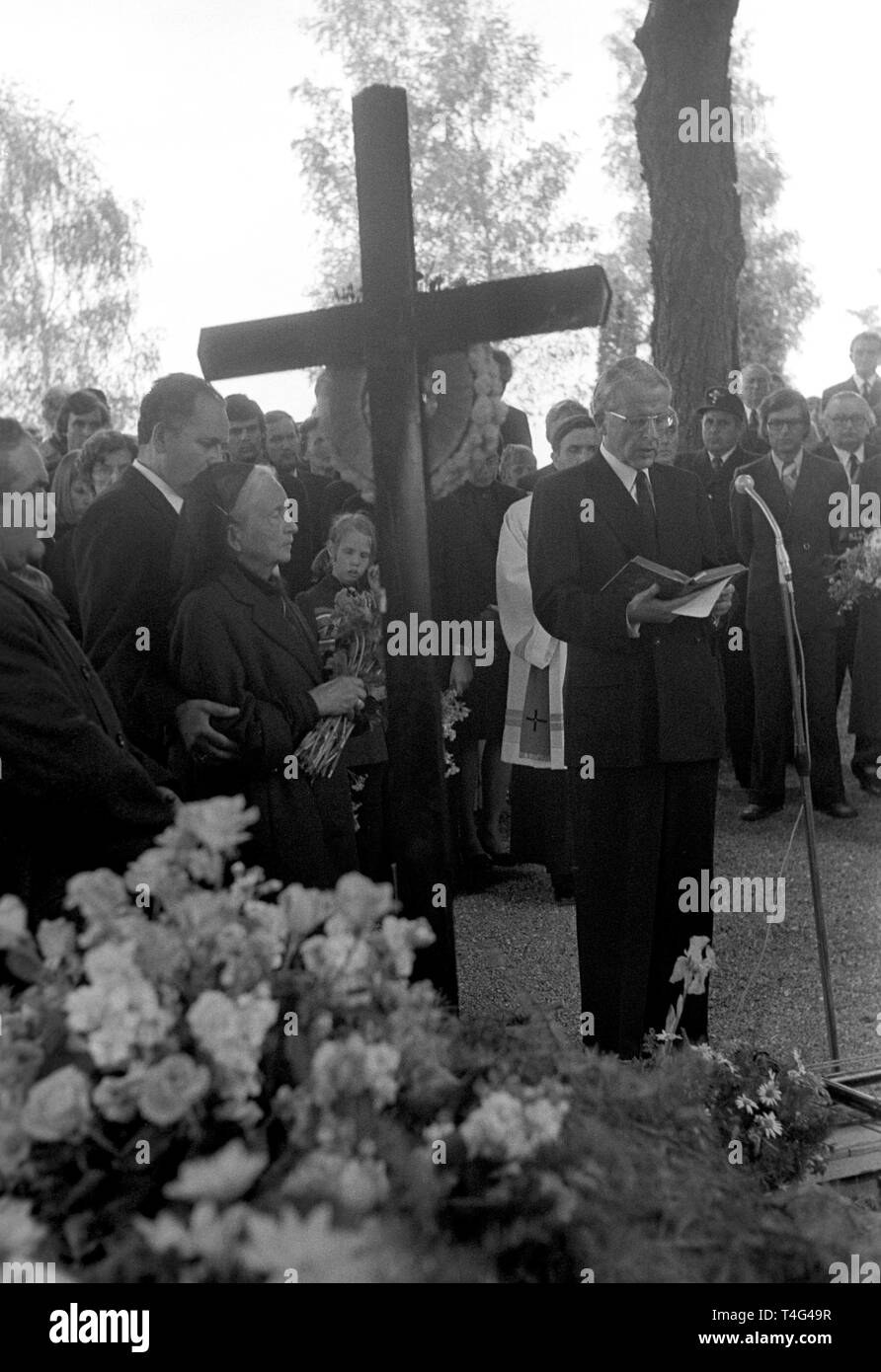 Begräbnis des deutschen Philosophen Martin Heidegger am 28. Mai 1976 in ...