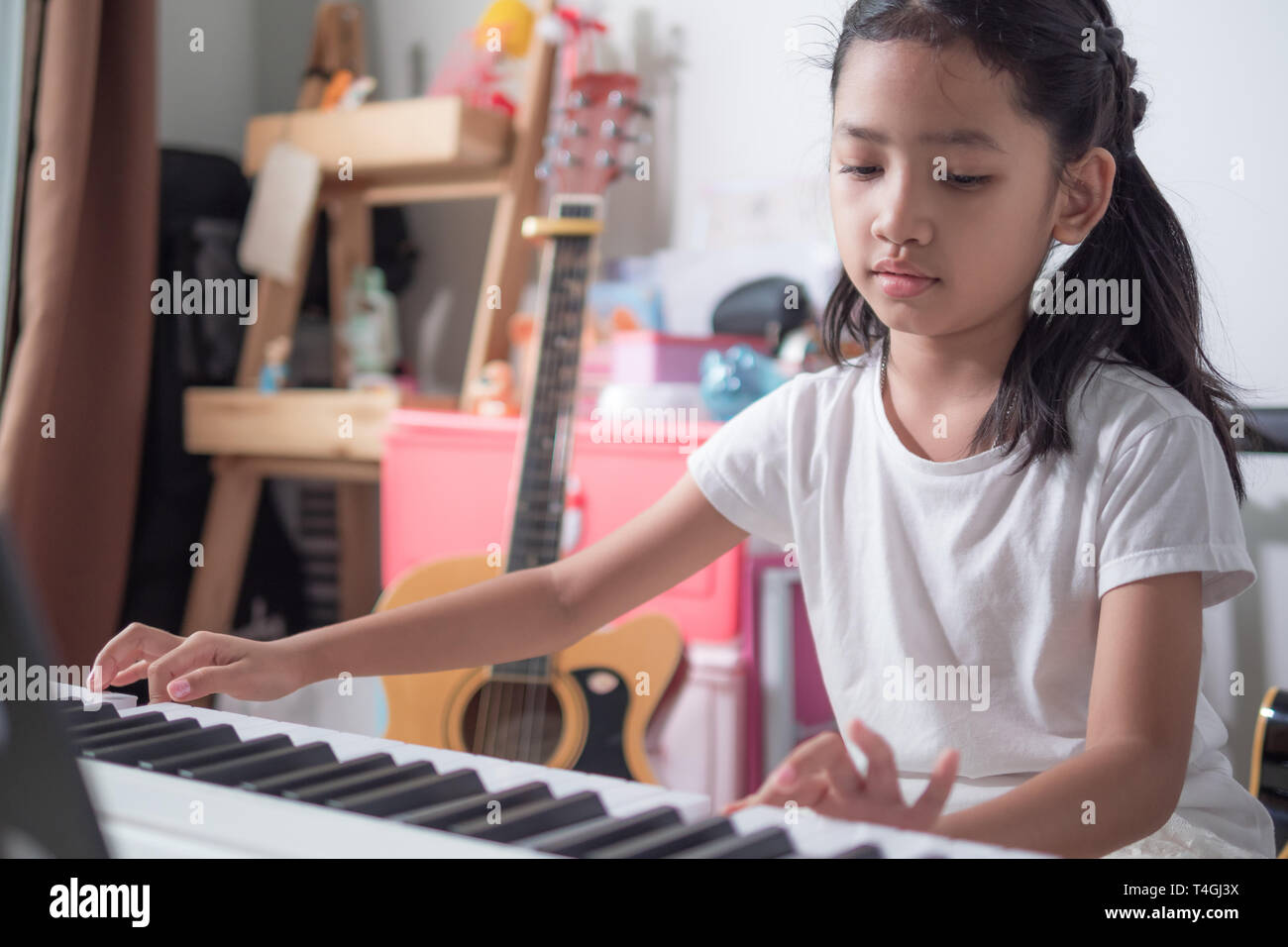 Thai Musik Stockfotos und -bilder Kaufen - Alamy