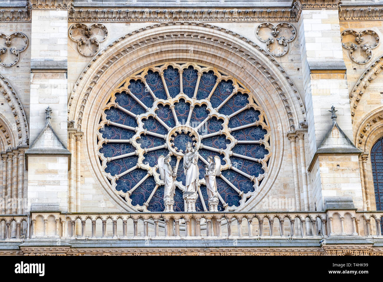 Rose window reims cathedral france -Fotos und -Bildmaterial in hoher ...