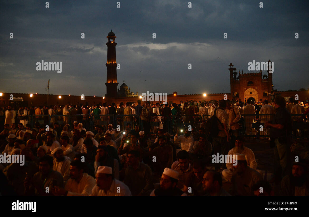 Lahore, Pakistan. 16 Apr, 2019. Imam - e - Kaaba, (Imam von Masjid Al ...