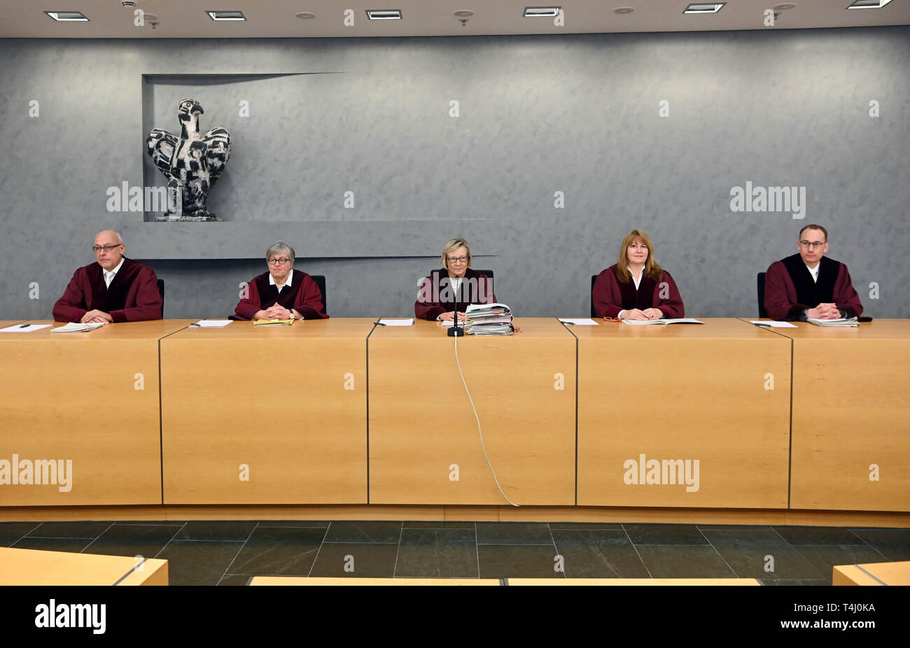 17. April 2019, Baden-Württemberg, Karlsruhe: Der achte Zivilsenat am ...