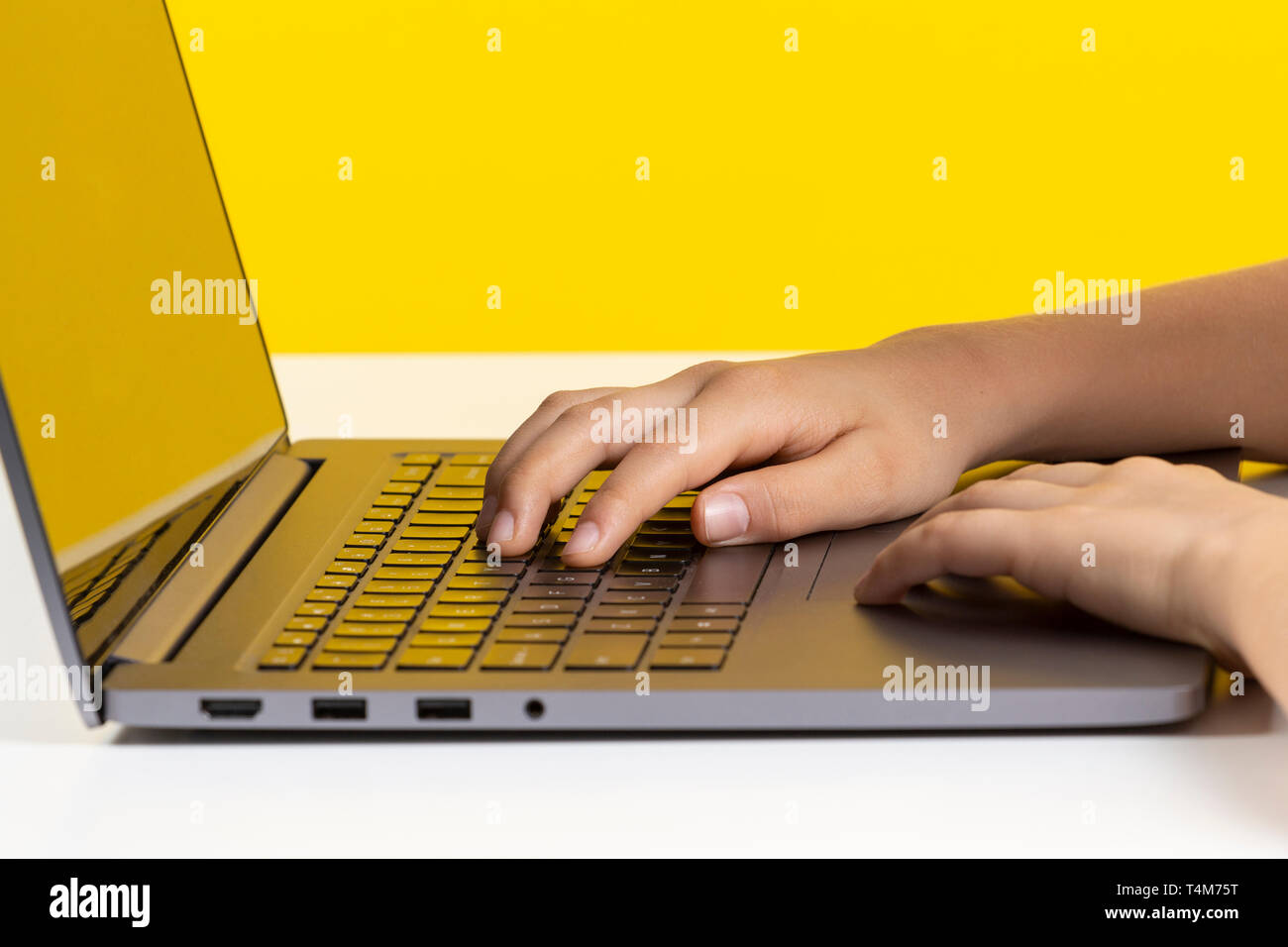 Schulkind arbeitet -Fotos und -Bildmaterial in hoher Auflösung - Seite ...