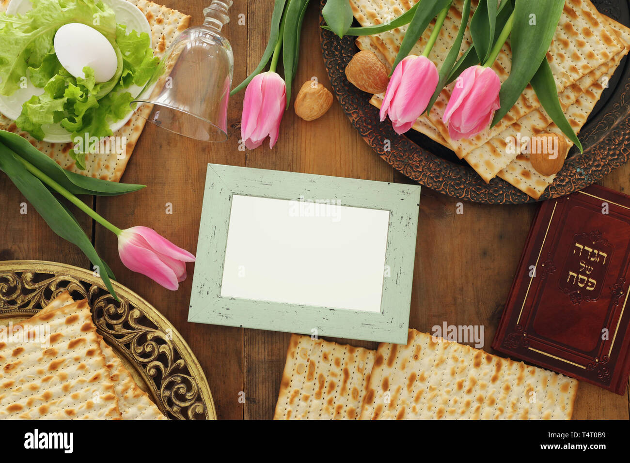 Pessach feiern Konzept (das jüdische Passah Feiertag). Traditionelle ...
