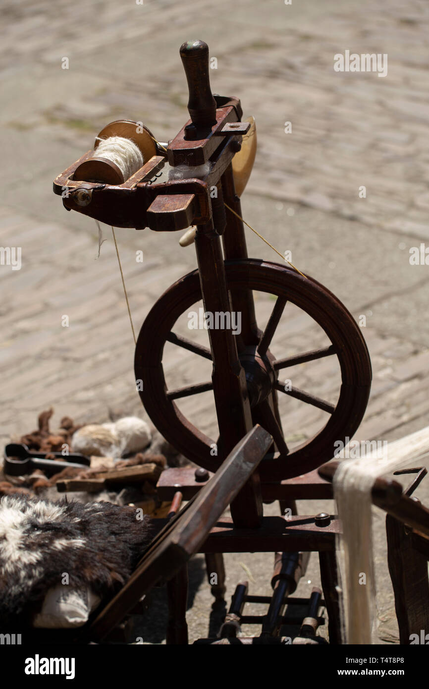 Spinnrad hintergrund -Fotos und -Bildmaterial in hoher Auflösung – Alamy
