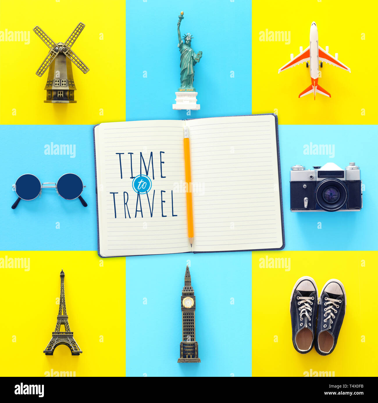 Reisen collage Konzept mit Welt Symbole und Icons. Ansicht von oben ...