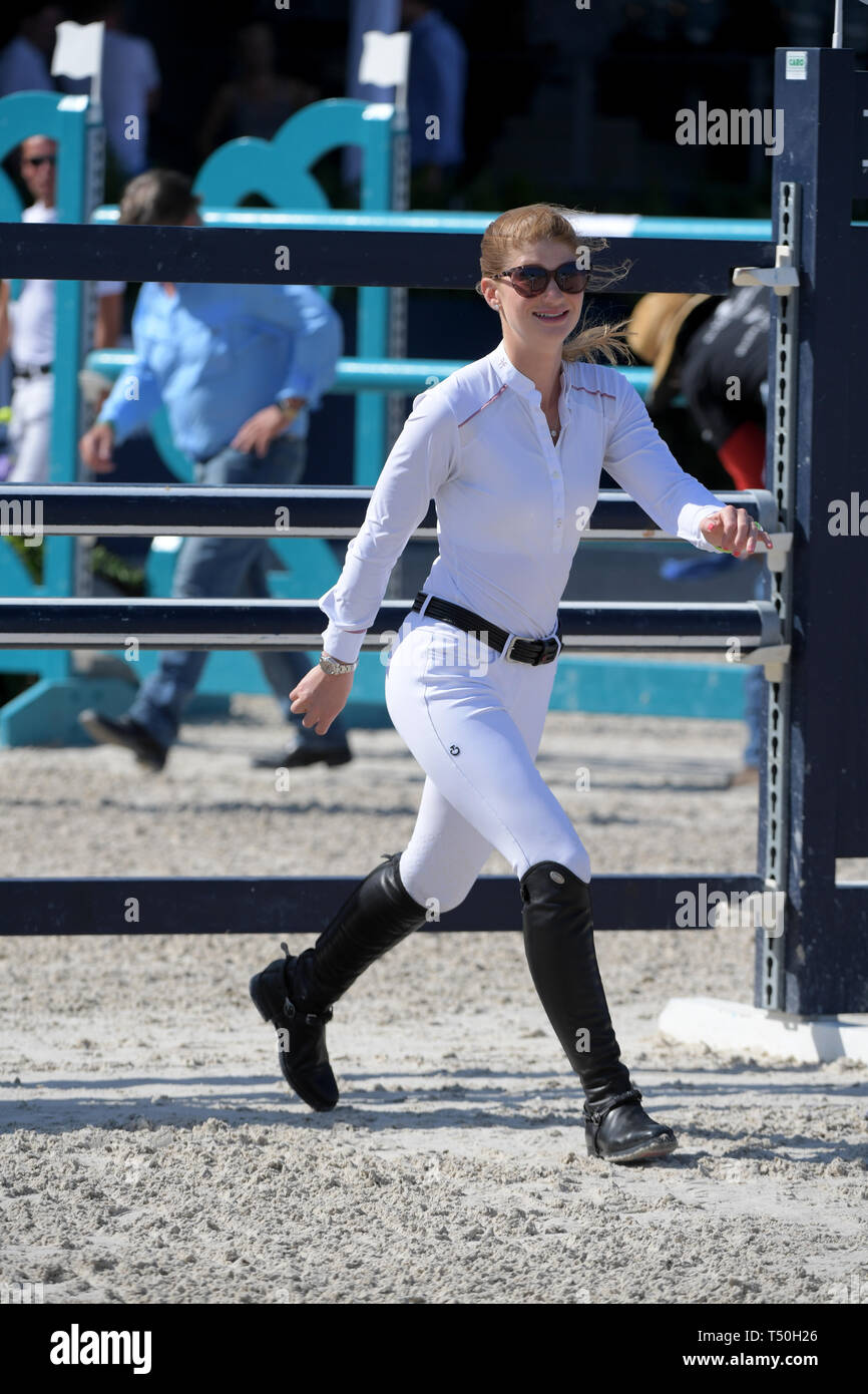 Miami Beach, Florida, USA. 19. Apr 2019. Jennifer Gates in der longines ...