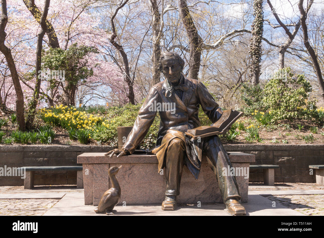 Hans christian anderson statue -Fotos und -Bildmaterial in hoher ...