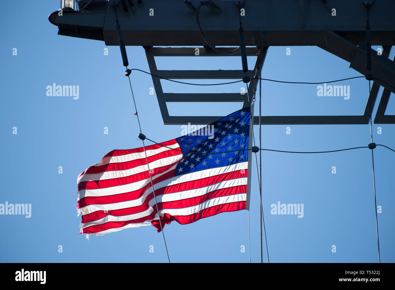 US Navy der Arleigh-Burke-Klasse Lenkwaffen-zerstörer USS Schwer (DDG ...