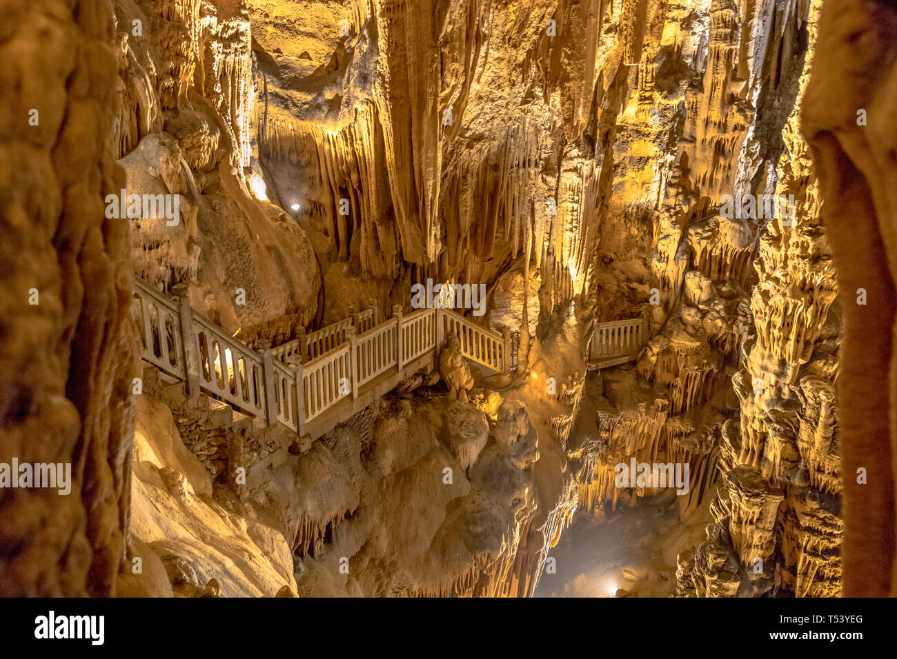 Dripstone cave dripstone -Fotos und -Bildmaterial in hoher Auflösung ...