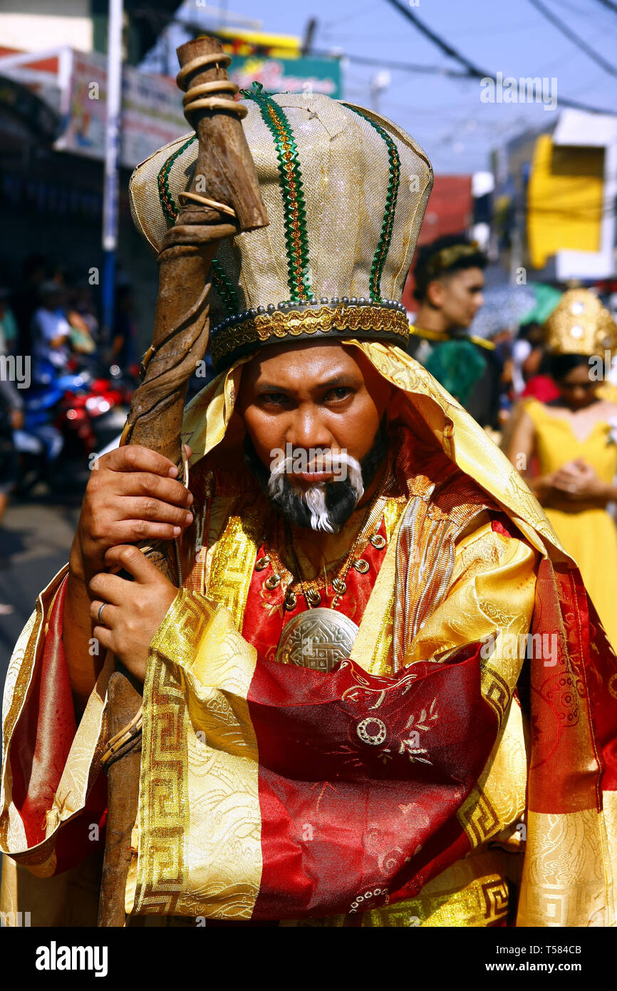 CAINTA, Rizal, Philippinen - 19. APRIL 2019: Akteure und Zeichen in der ...
