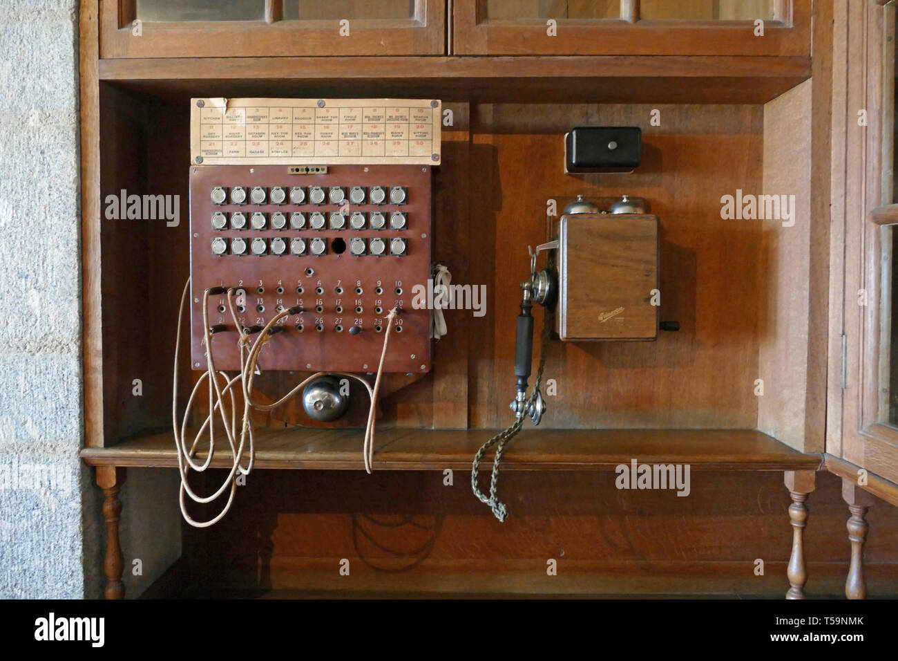 Old telephone switchboard cables -Fotos und -Bildmaterial in hoher ...