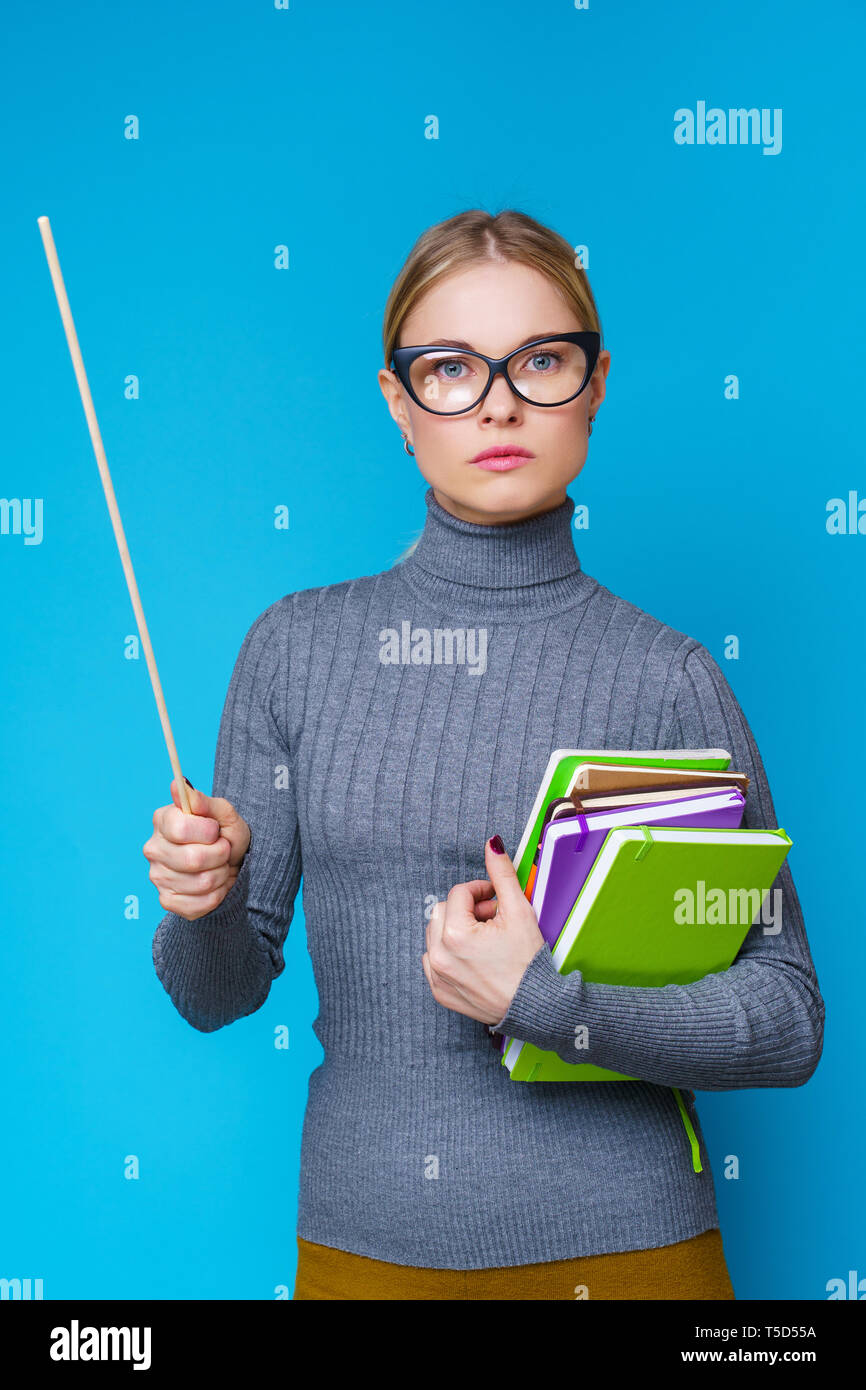 Strenge lehrerin -Fotos und -Bildmaterial in hoher Auflösung – Alamy