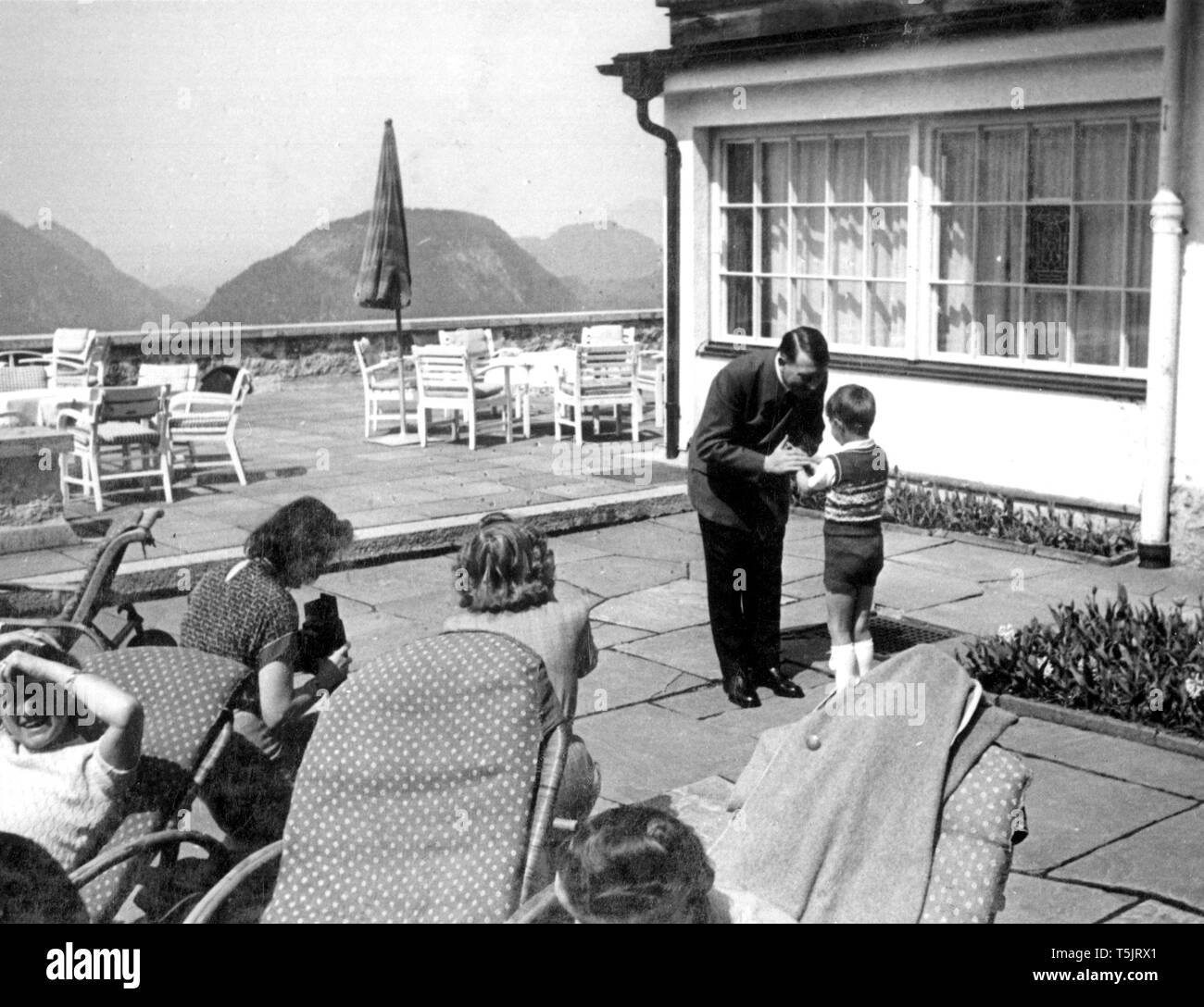 1930er Jahre Adolf Hitler Mit Kindern Stockfotos und -bilder Kaufen ...