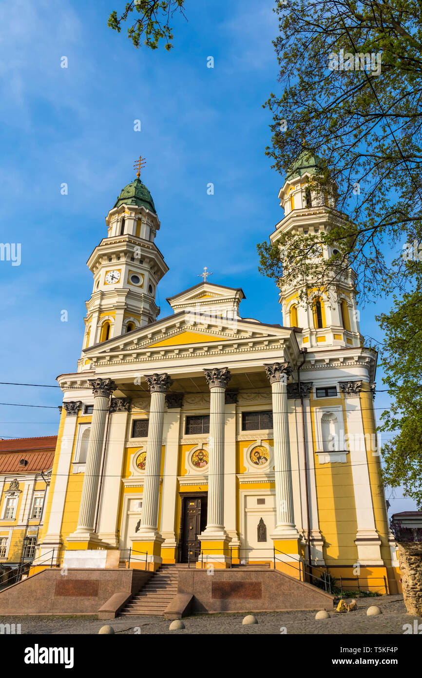 Die heilige kreuzkirche und die kathedrale -Fotos und -Bildmaterial in hoher Auflösung – Alamy