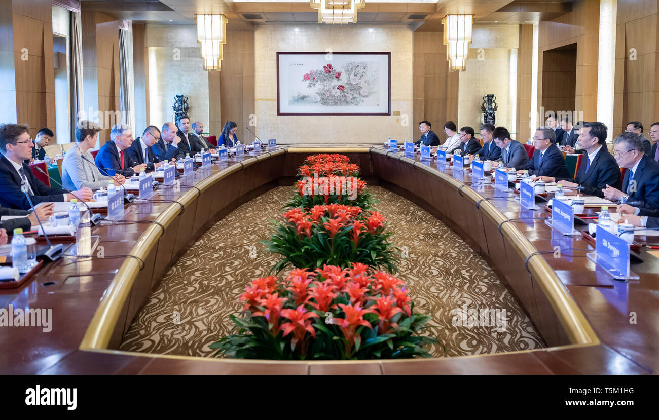 Peking, China. 25 Apr, 2019. Chinesischen Vizepremier Hu Chunhua ...