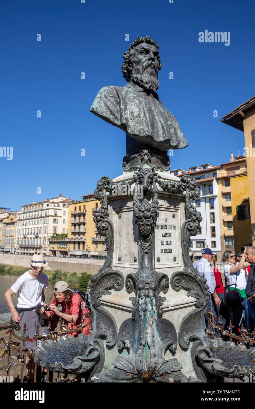 Benvenuto cellini auf ponte vecchio brücke in firenze -Fotos und ...