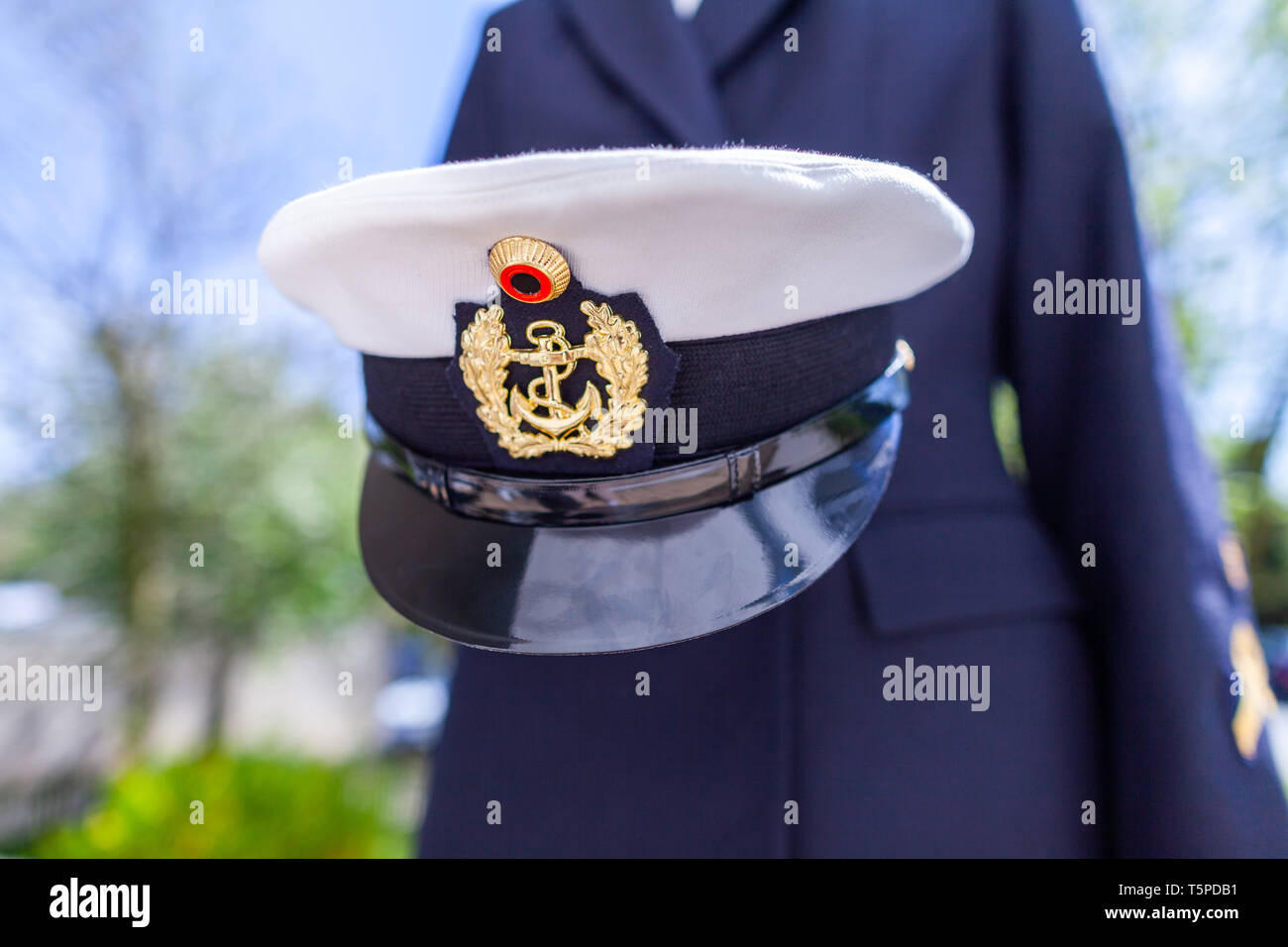 Armeekleid uniformhut -Fotos und -Bildmaterial in hoher Auflösung – Alamy