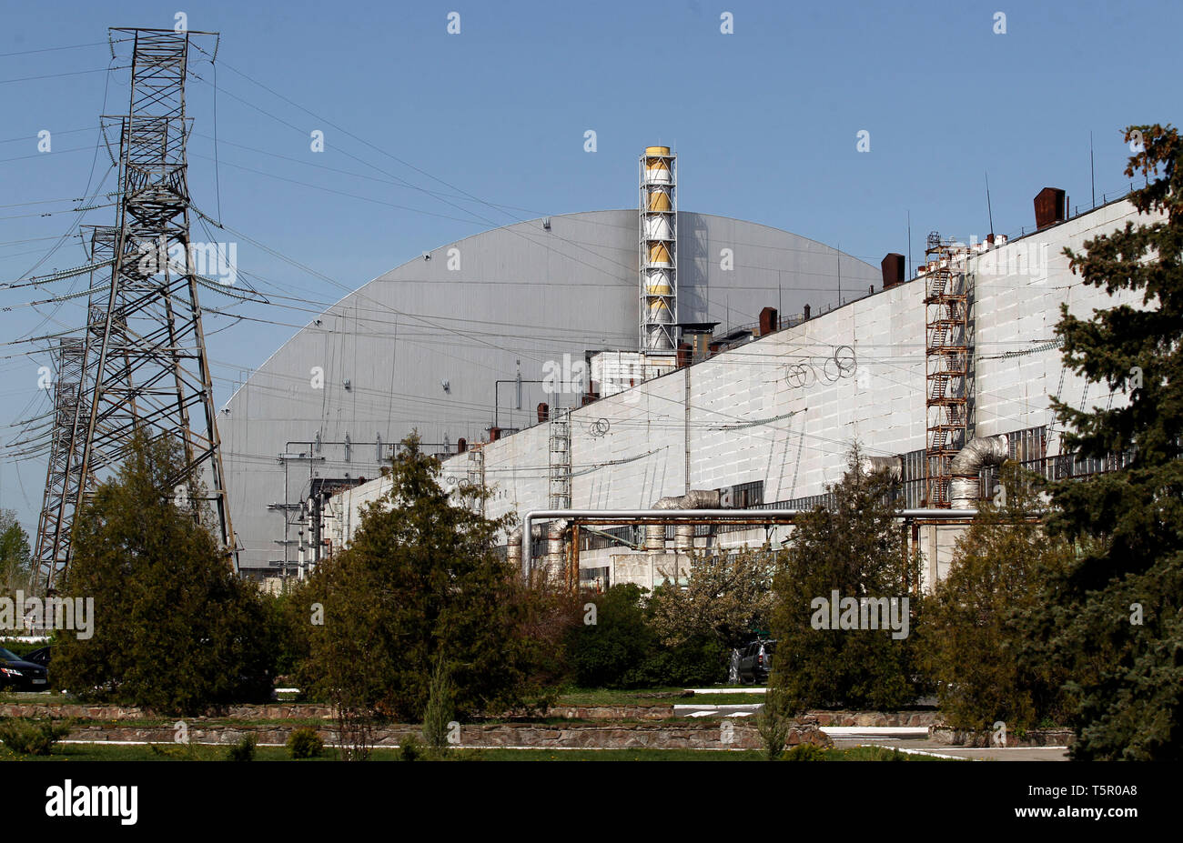 Die allgemeine Ansicht der neuen Schutzkonstruktion in der 4. Block des ...
