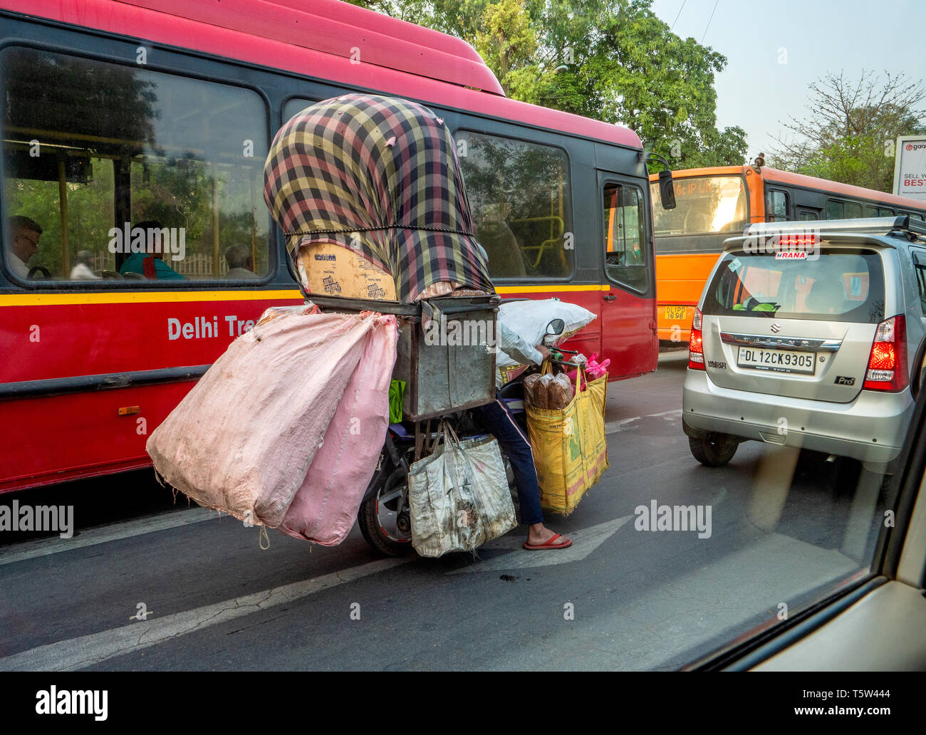 überladen überladen verpackt -Fotos und -Bildmaterial in hoher ...