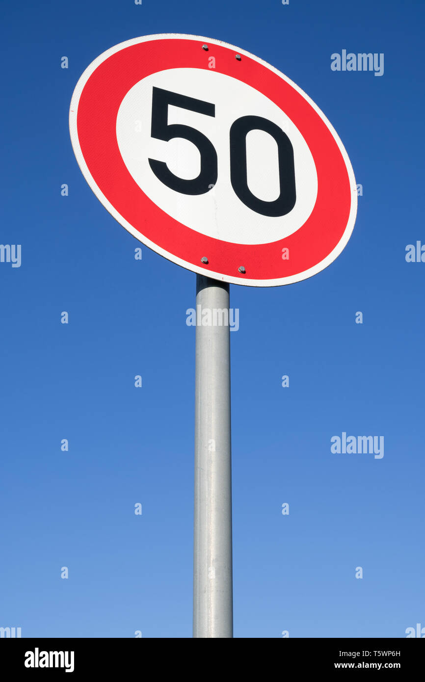 German Speed Limit Traffic Sign Stockfotos und -bilder Kaufen - Alamy